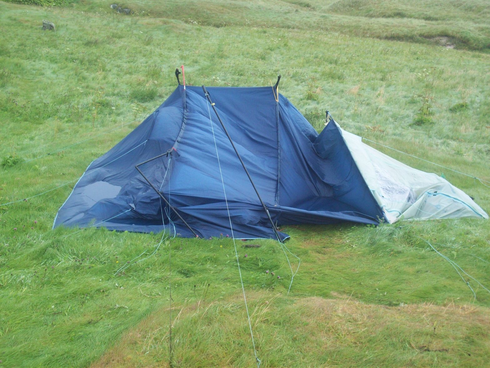 Rock climbing on Pabbay – Duncan Archer